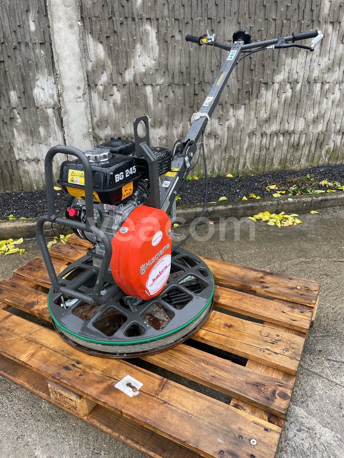 Upcoming auction: #6749 HUSQVARNA BG245 | Veacom