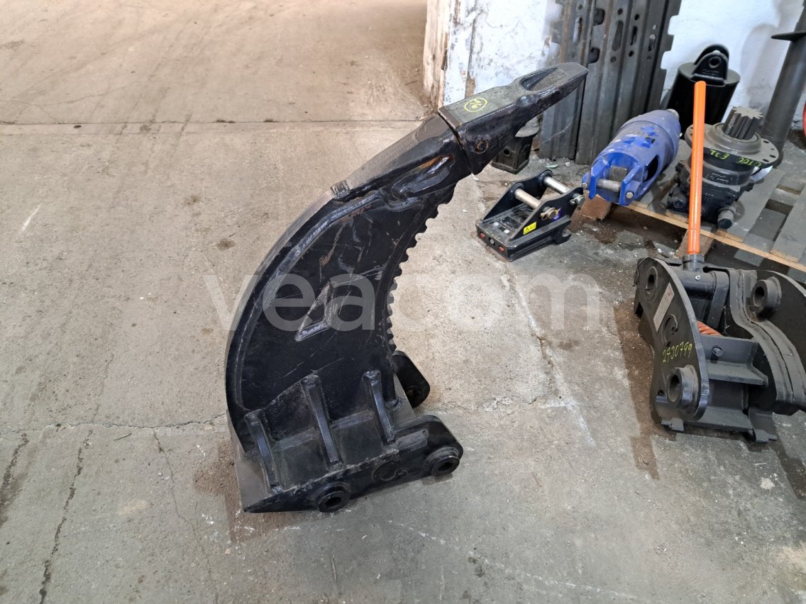 Aktuální aukce: #7884 ROZRÝVACÍ TRN NA TRAKTORBAGR JCB 2 CX - Dražby ...